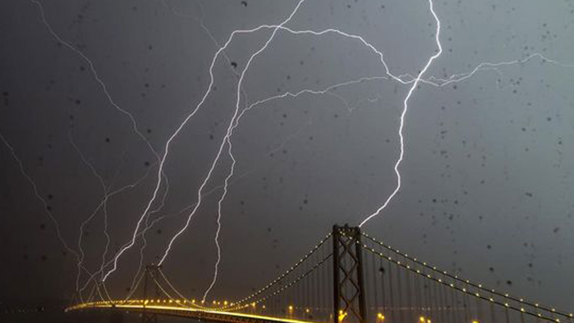 Lightning Electricity – Super Conducting Capacitors